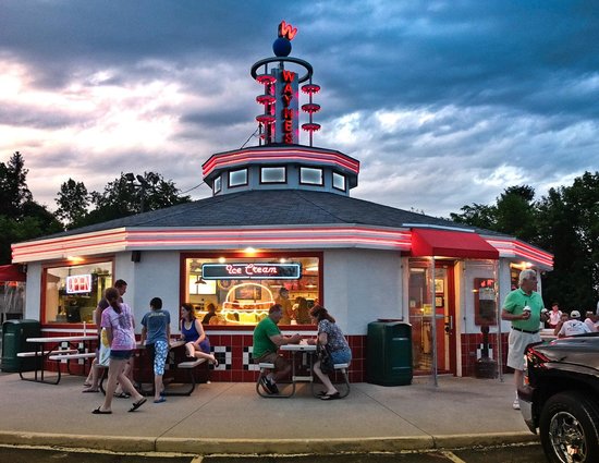 Wayne's Drive-In - Five Corners, Cedarburg, WI