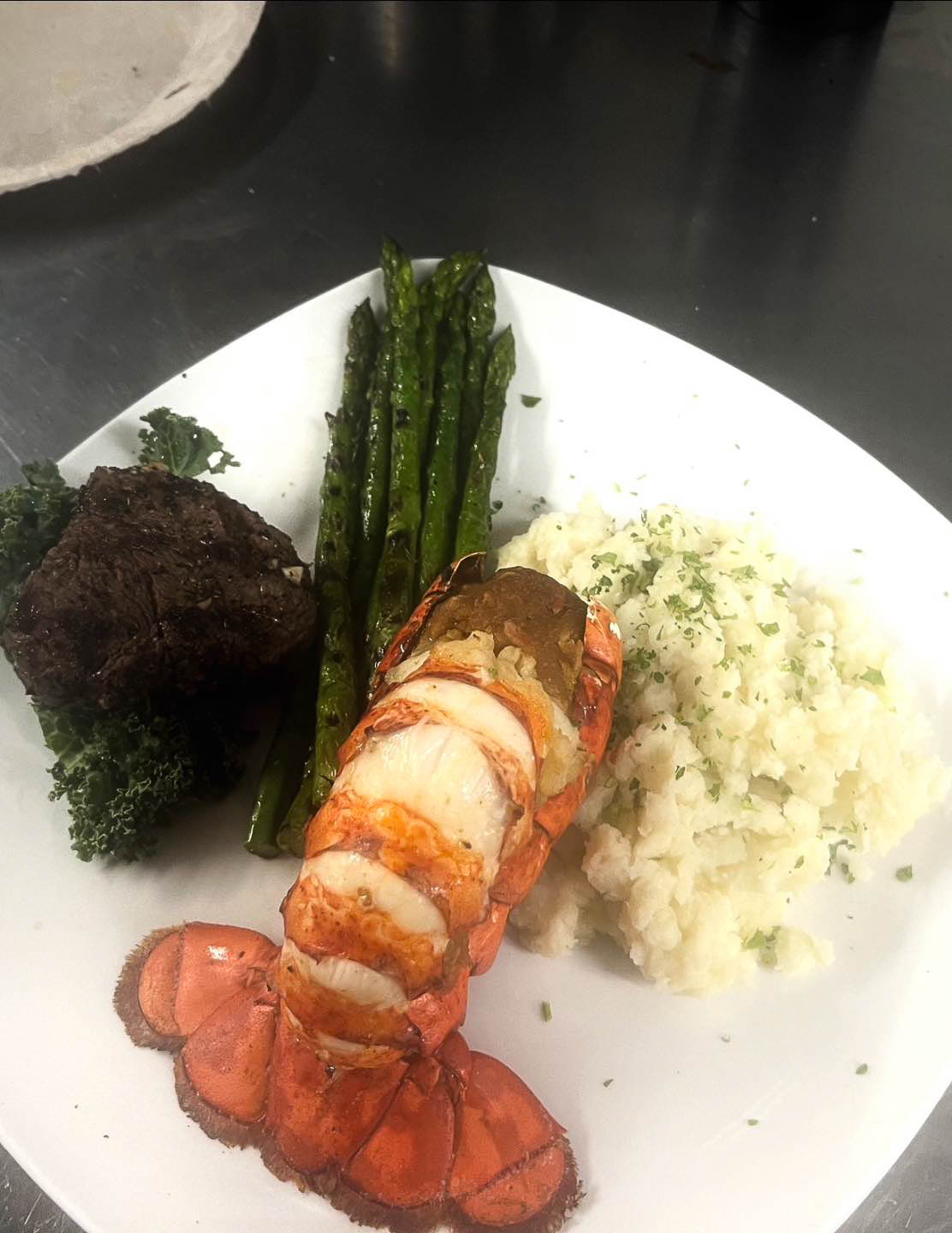 The Grapevine Grille - Neighborhood Family Restaurant, Belchertown, MA