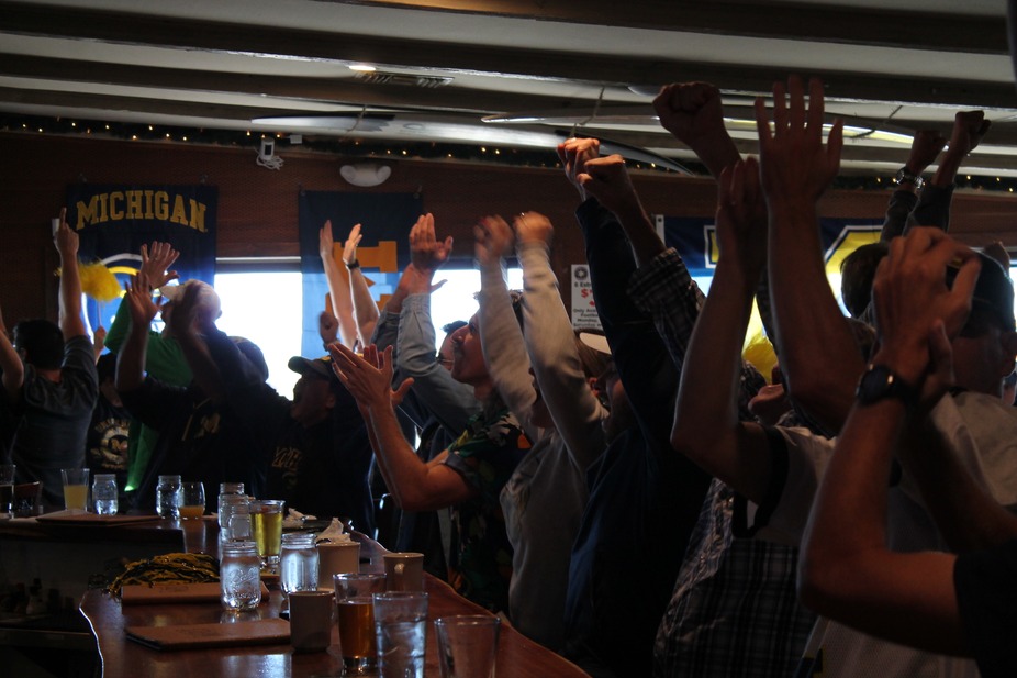 Cardiff Beach Bar At Tower 13 - Cardiff by the Sea, North County San ...