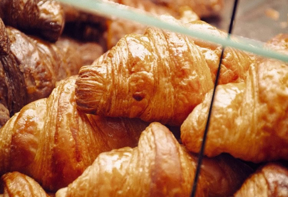 All-day café featuring locally roasted coffee.