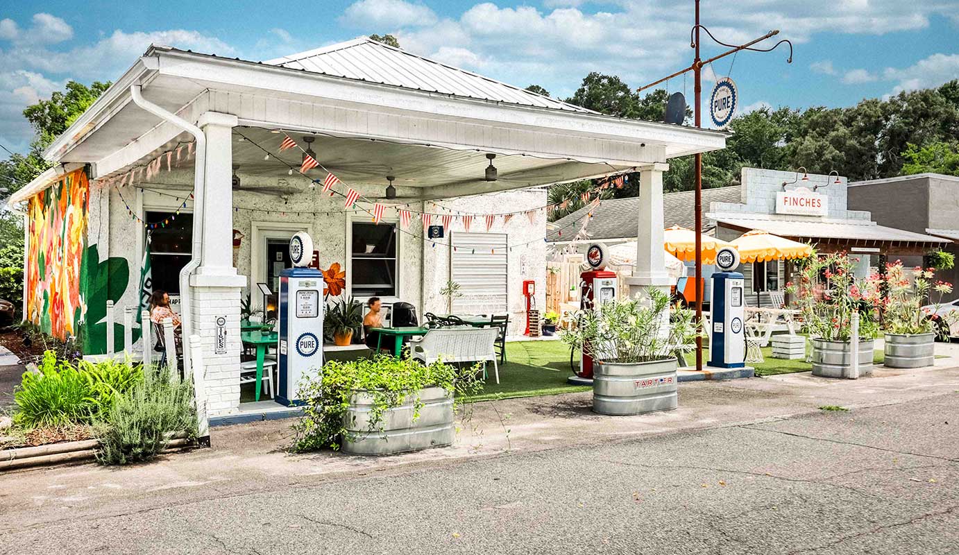 Finches Sandwiches & Sundries - Thunderbolt, GA