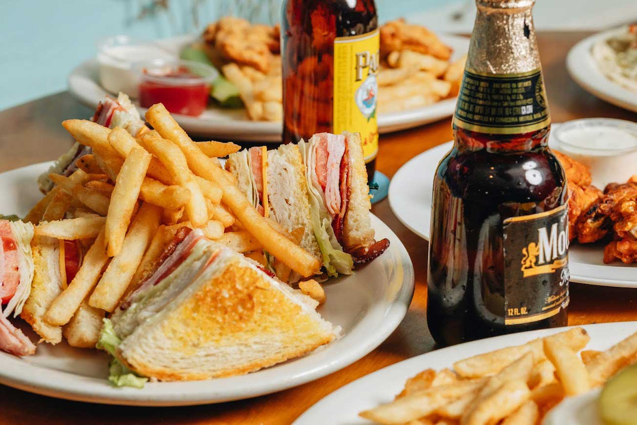 Must-Try Bar in Phoenix, AZ | The Playa II Bar and Grill