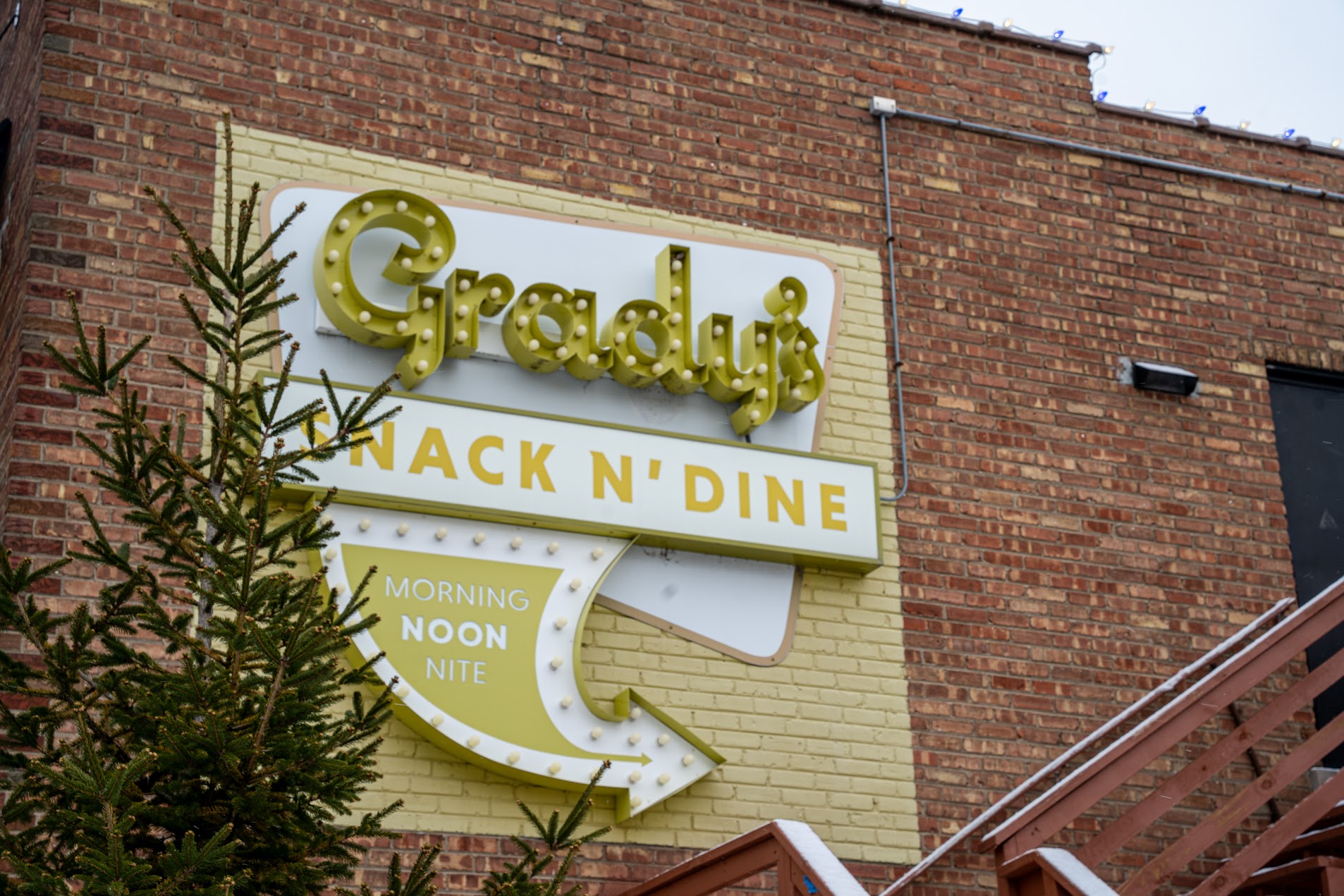Grady's Snack N Dine - Homewood, IL